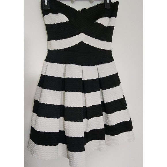 sis sis | Dresses | Sis Sis Black And White Dress Medium | Poshmark